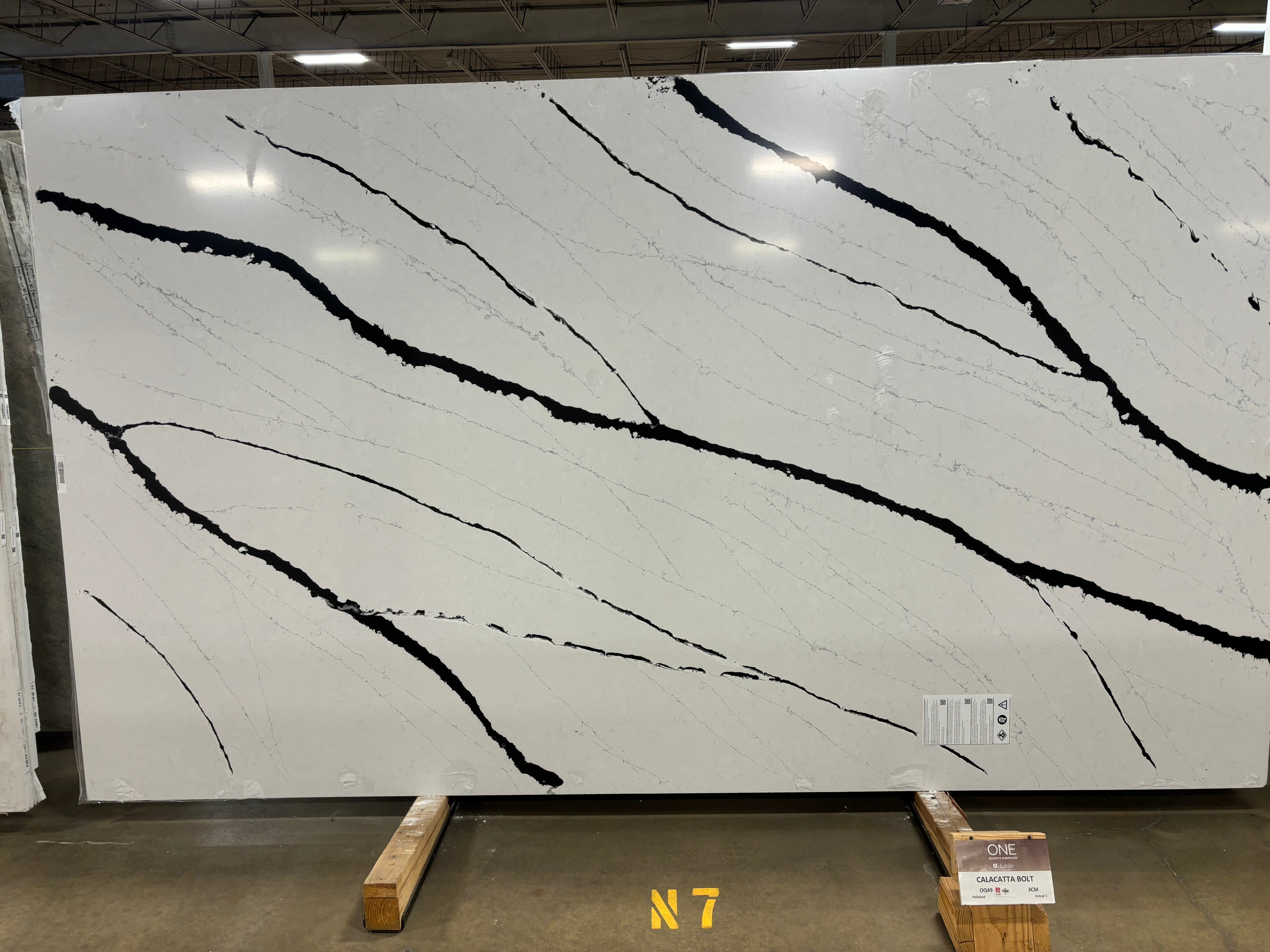 Calacatta Bolt – Daltile Philadelphia